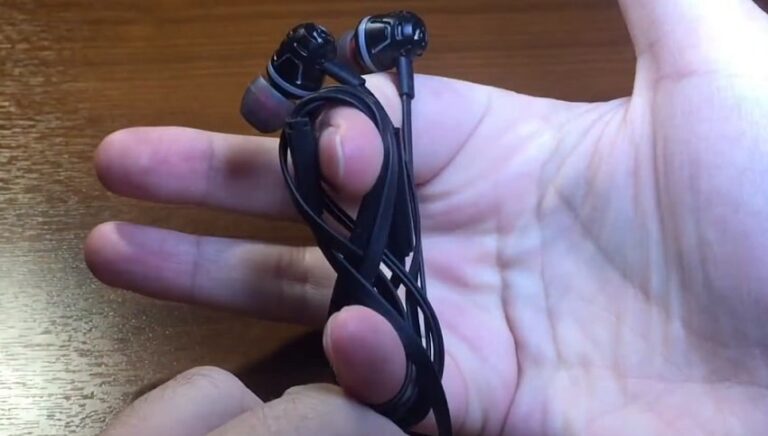 Headphones Only Work in One Ear? Here’s Why & How to Fix It